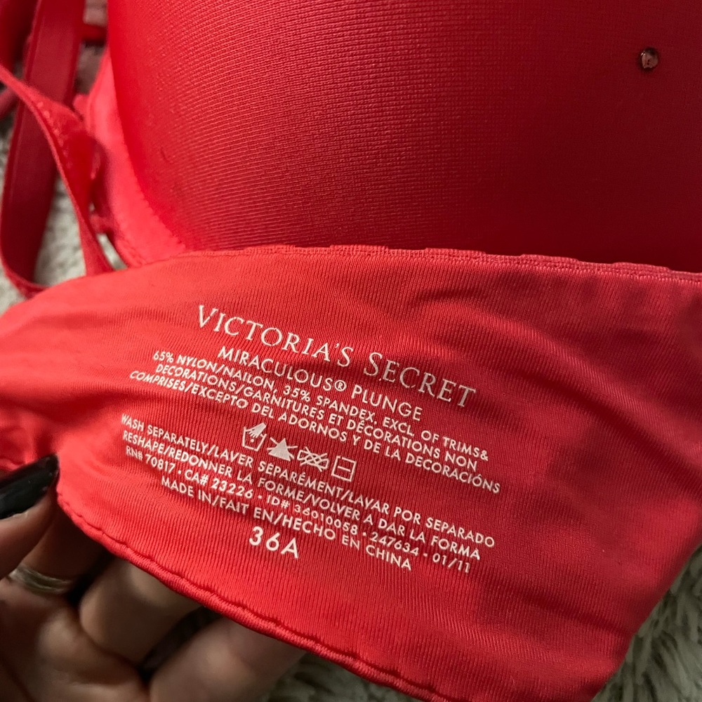 Victoria’s Secret Miraculous Plunge Bra (36a) - Gem